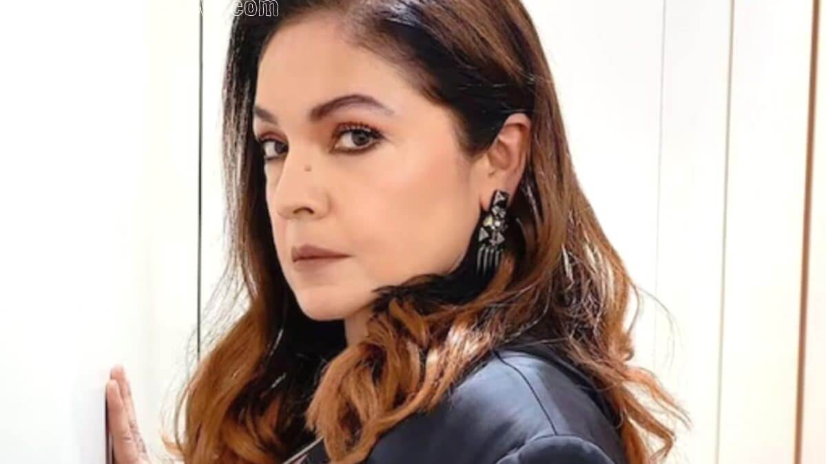 Top 5 Must-Watch Pooja Bhatt Films from the 1990s - SmartKhabriNews