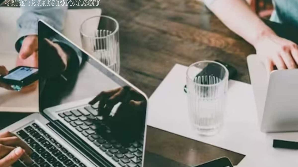 Employee Exposed After Faking Sick Leave for Vacation: Hilarious Consequences - SmartKhabriNews